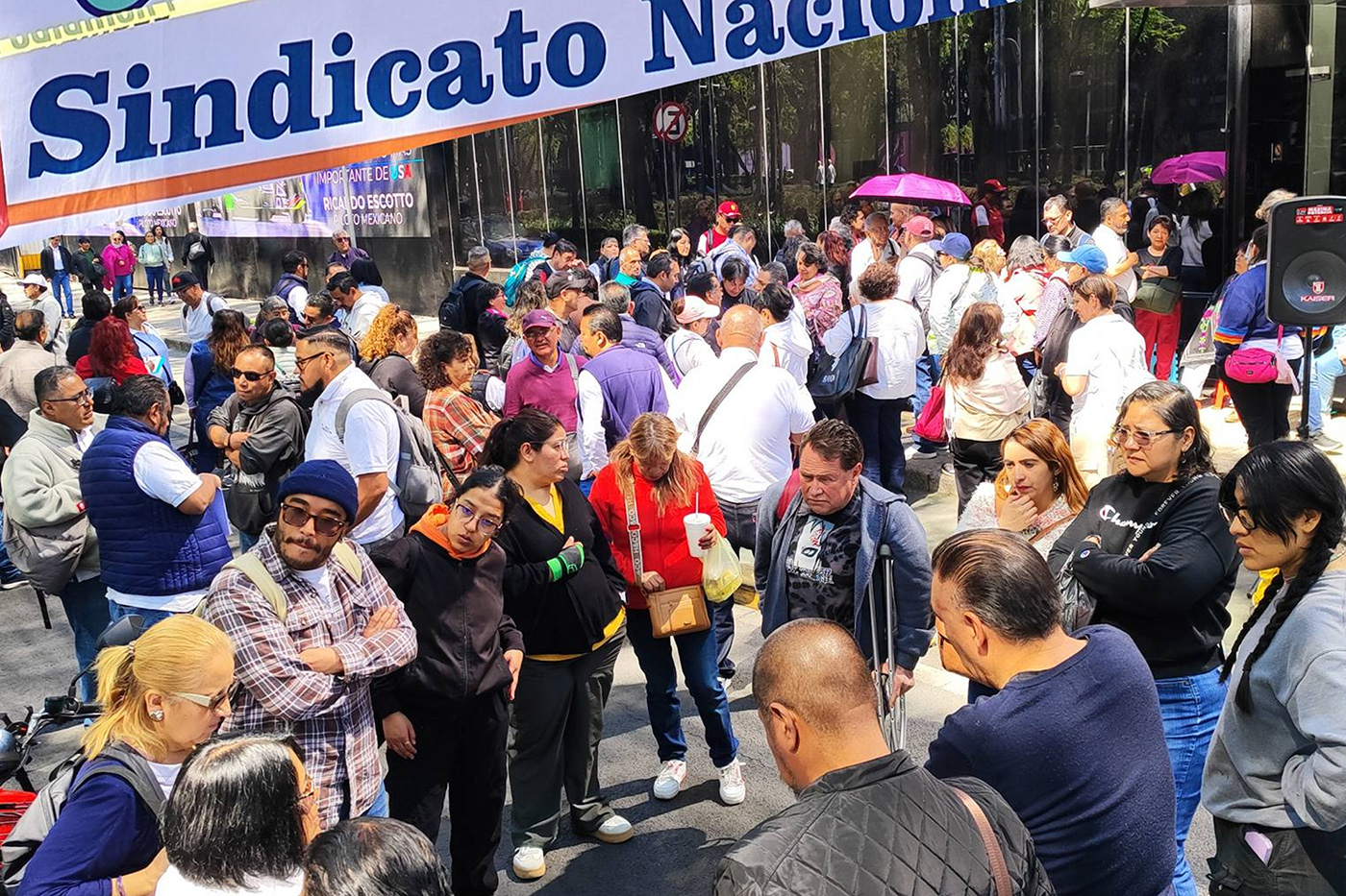 Workers Occupy Culture Secretariat, Demand 13% Wage Increase - Mexico ...